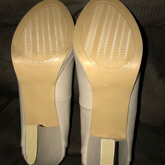 comfortview | Shoes | Size 95 Comfortview Bone Pump | Poshmark